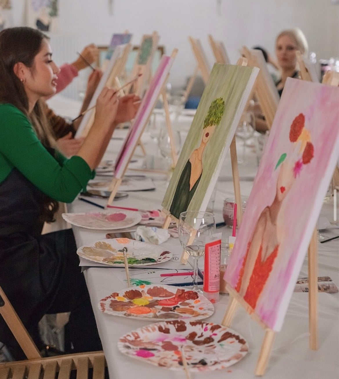 Jobs – Drink & Paint